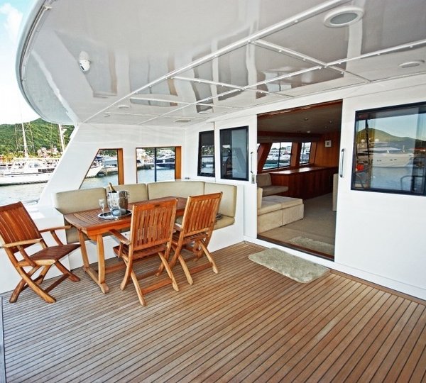 PIXEL Yacht Charter Details, Cheoy Lee | CHARTERWORLD Luxury Superyachts